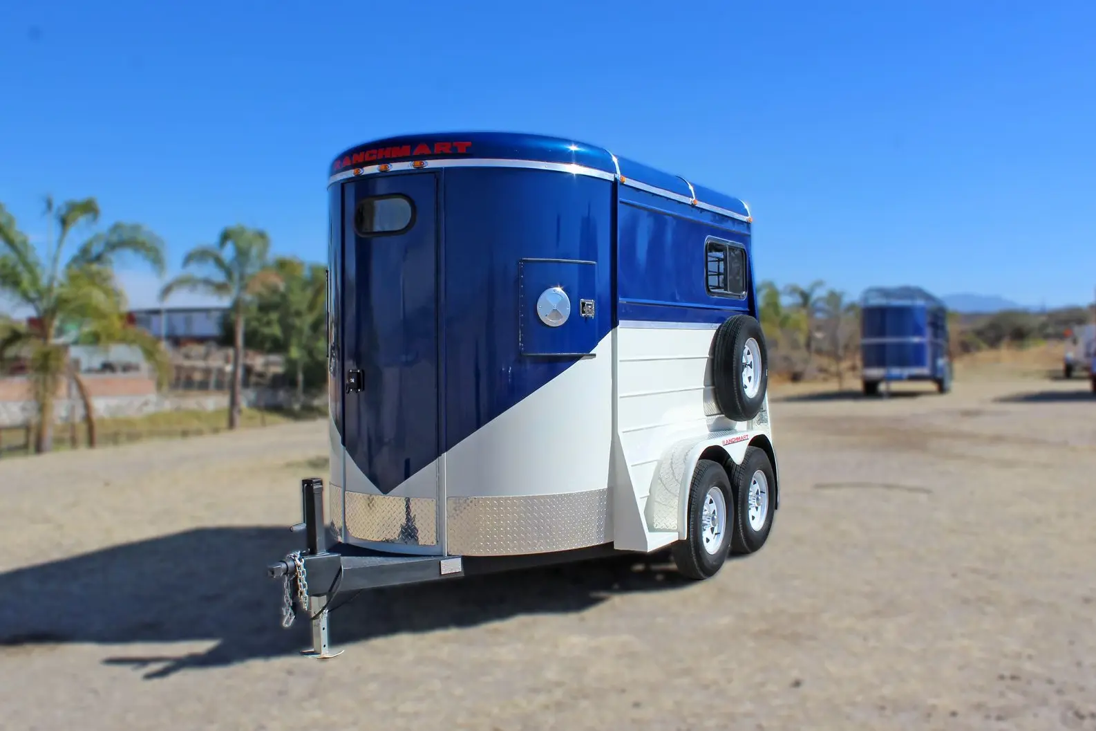 Remolques techados para caballos | RANCHMART